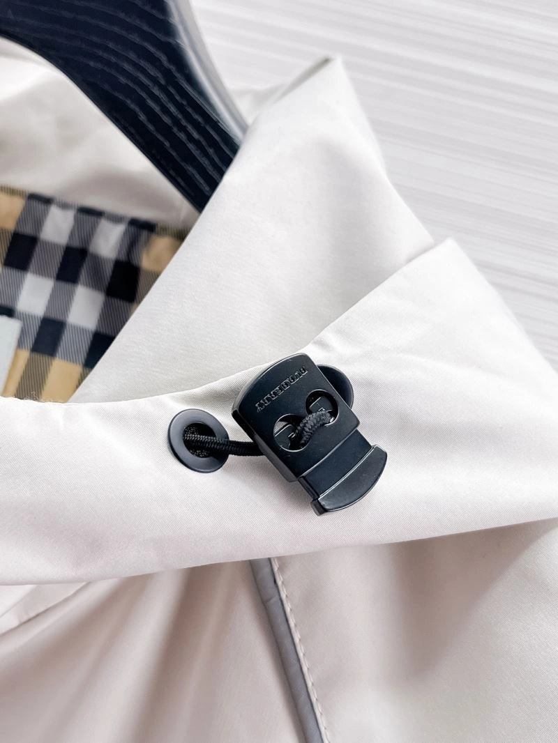 Low-cost Burberry Outwear