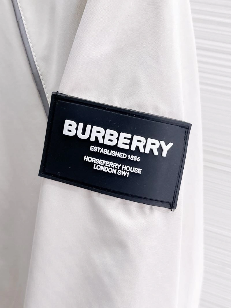 Low-cost Burberry Outwear