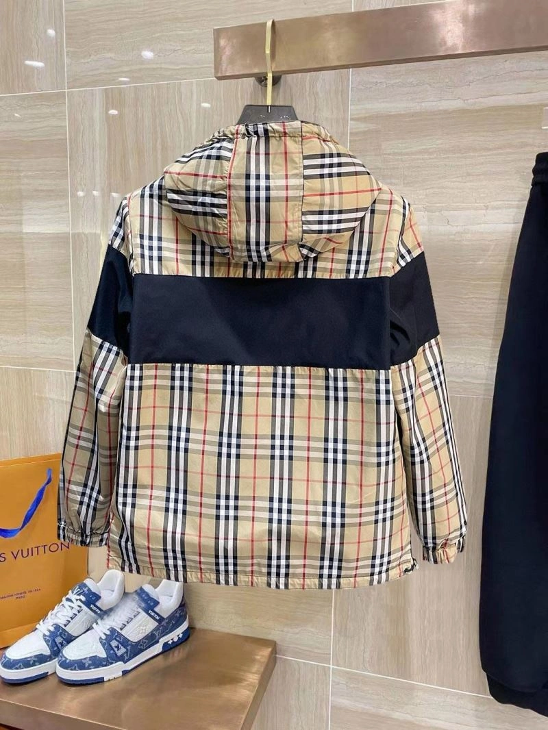 Low-cost Burberry Outwear