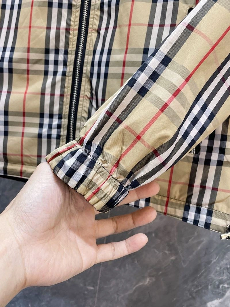Low-cost Burberry Outwear
