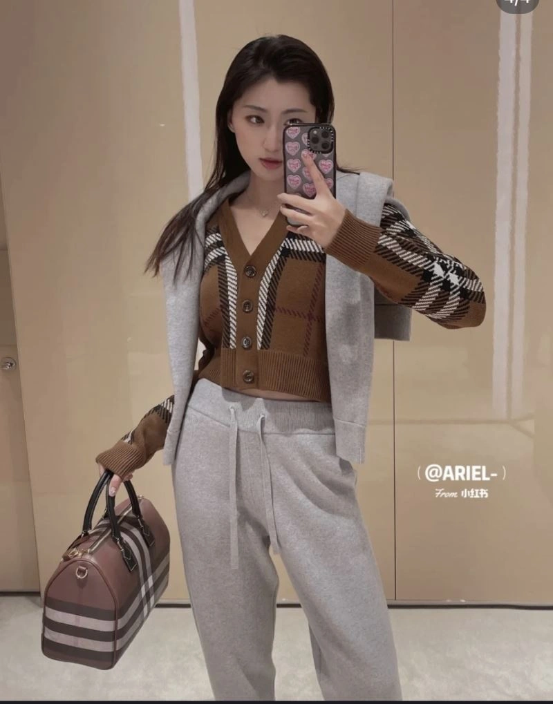 High accuracy Burberry Pillow Bags