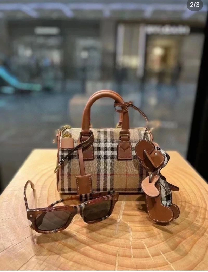 Accurate model Burberry Pillow Bags