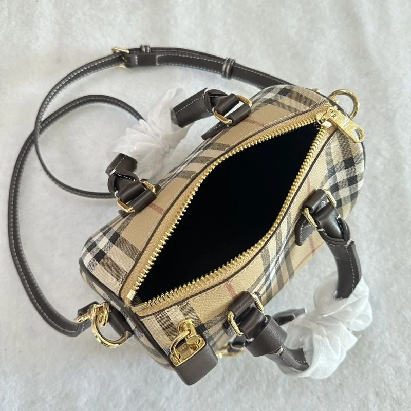 Low-cost Burberry Pillow Bags