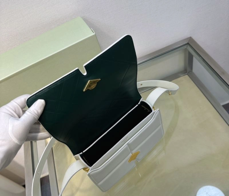 Factory-made Burberry Satchel Bags
