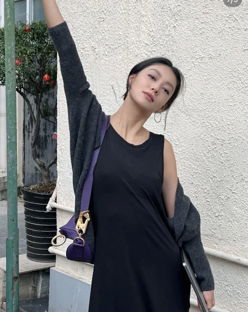 Value-priced Burberry Satchel Bags