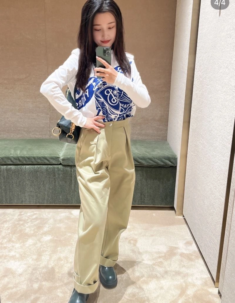 Value-priced Burberry Satchel Bags