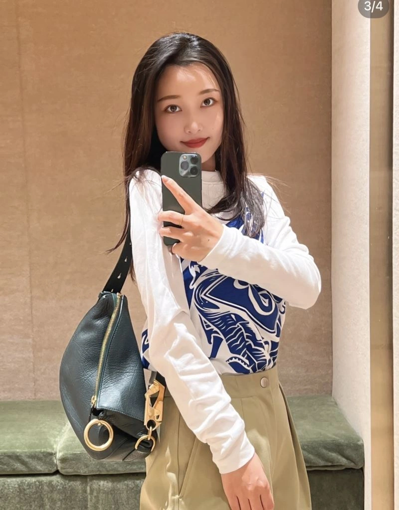 Value-priced Burberry Satchel Bags