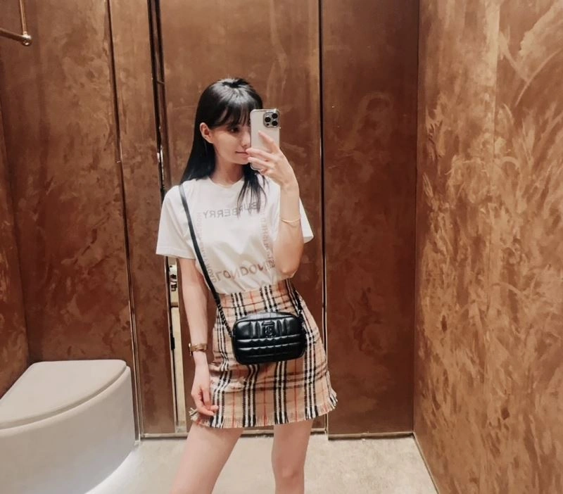 Value-priced Burberry Satchel Bags