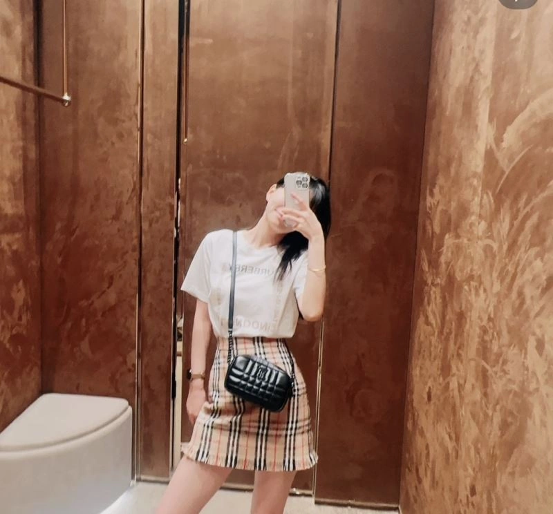 Value-priced Burberry Satchel Bags