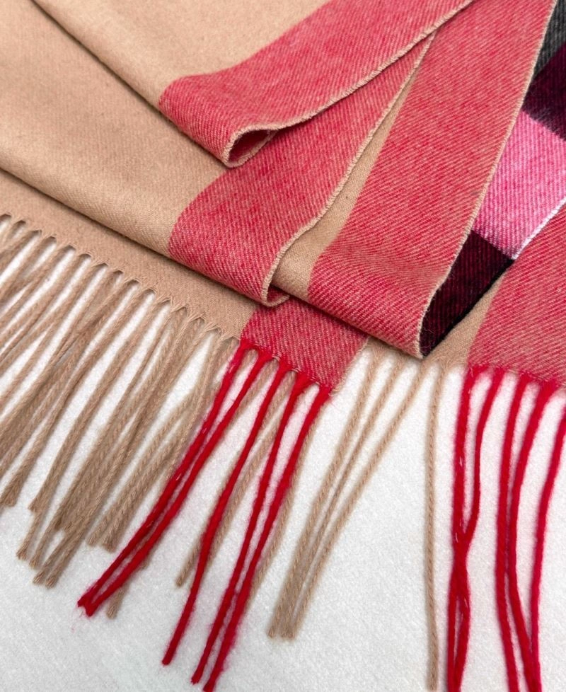 Accurate model Burberry Scarf