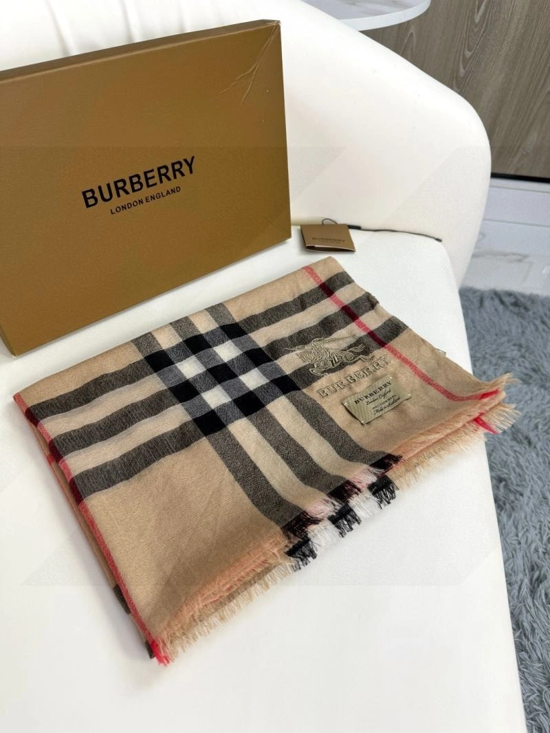 Top mirror Burberry Scarf