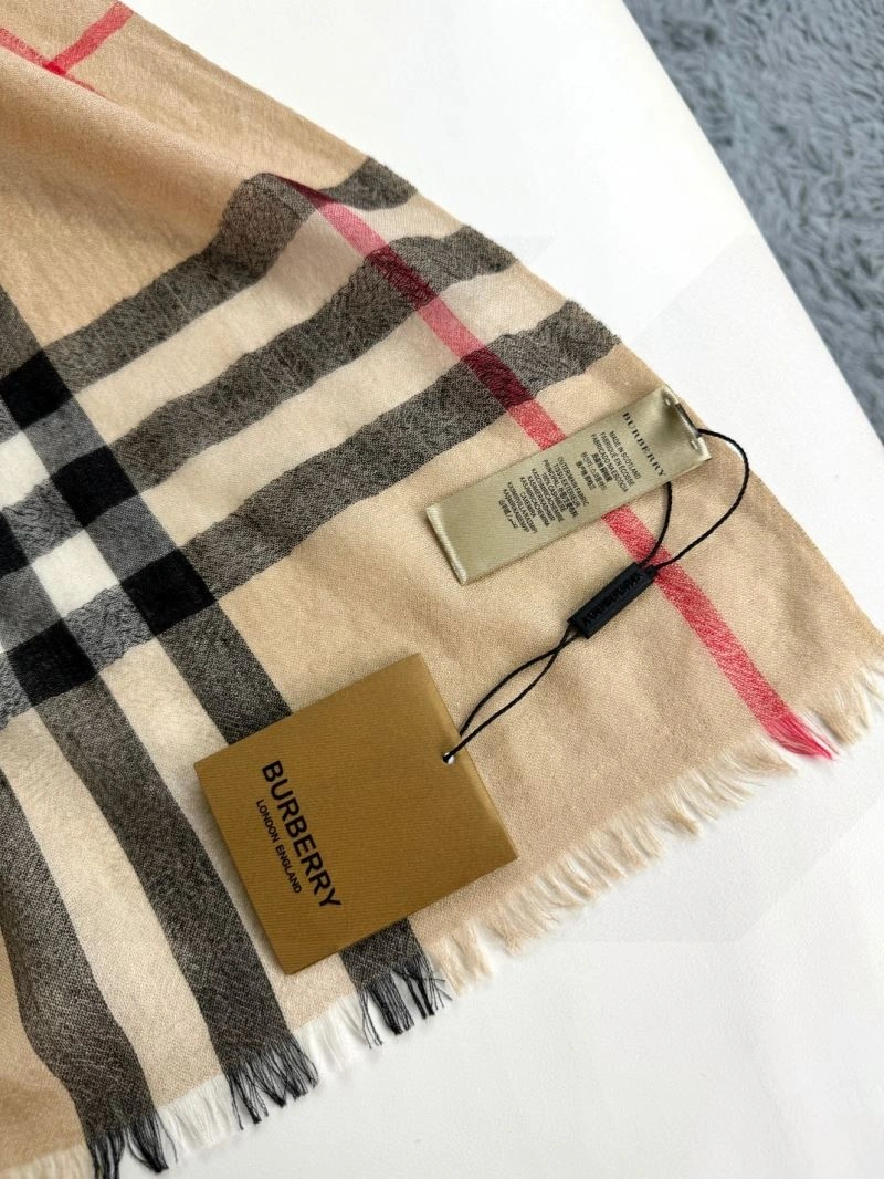 Top mirror Burberry Scarf