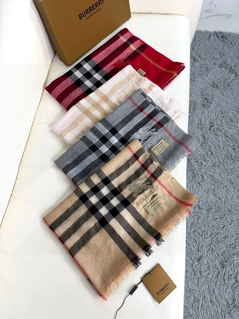 Top mirror Burberry Scarf