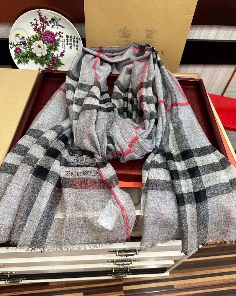 Top mirror Burberry Scarf