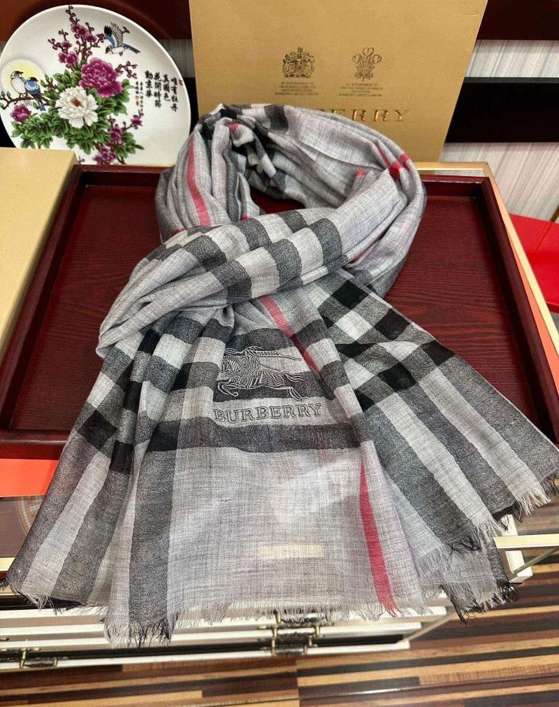 Top mirror Burberry Scarf