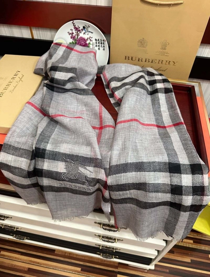 Top mirror Burberry Scarf