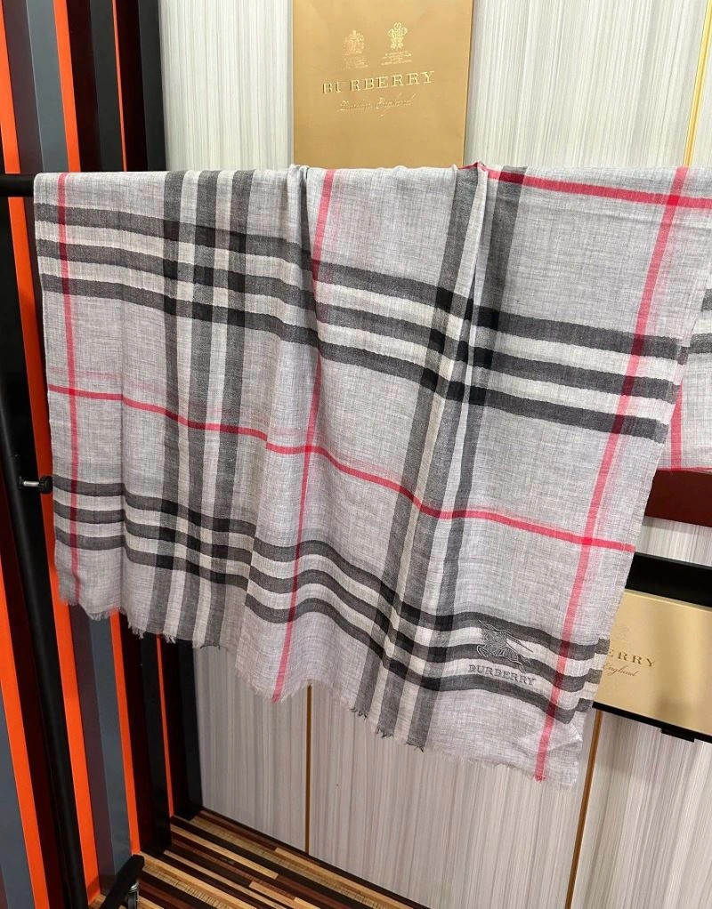 Top mirror Burberry Scarf
