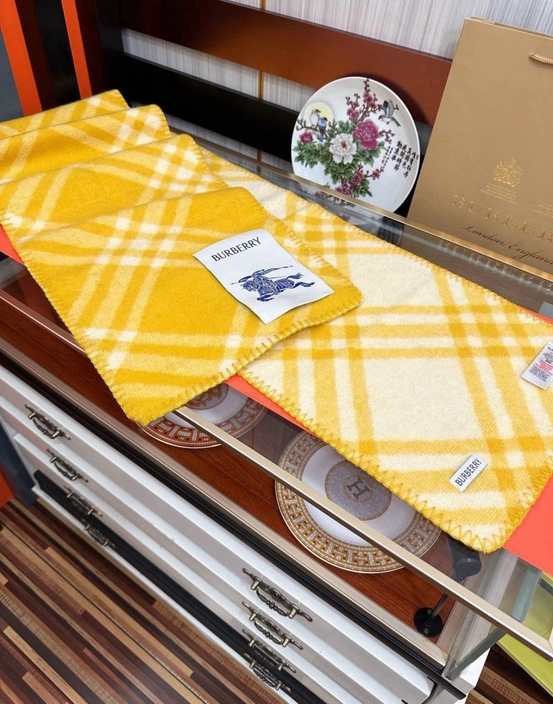 Accurate model Burberry Scarf