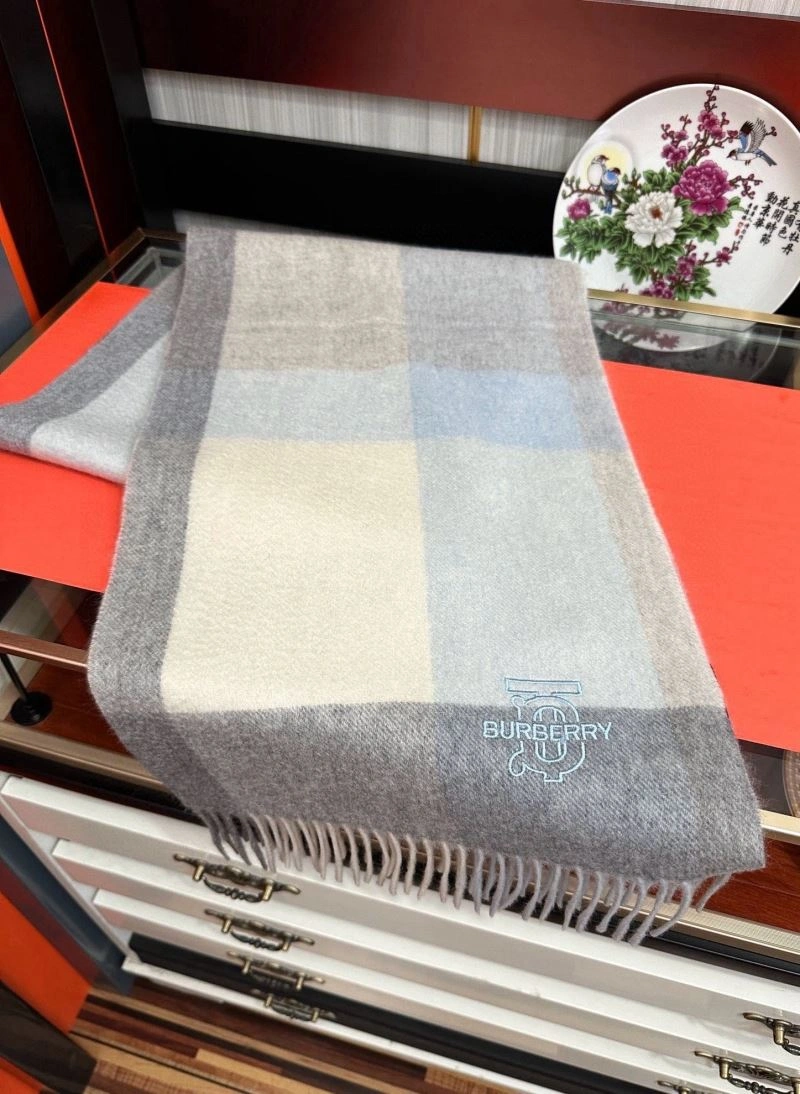 Accurate model Burberry Scarf