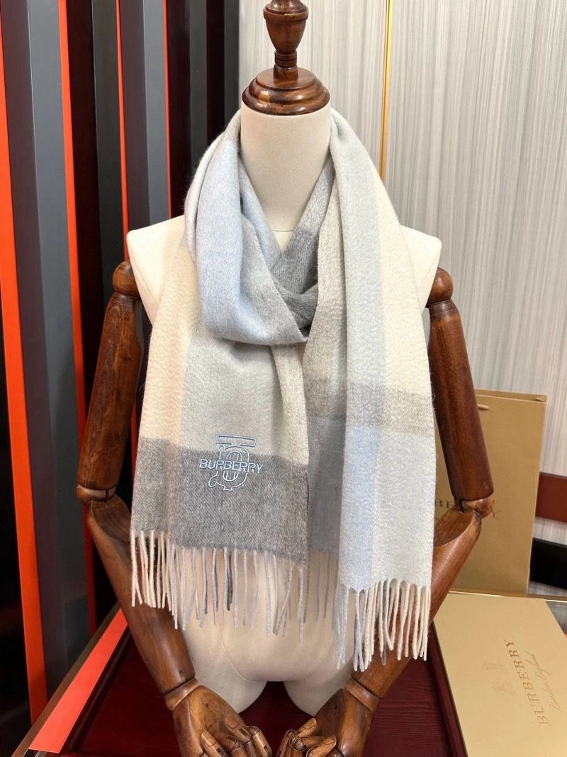 Accurate model Burberry Scarf