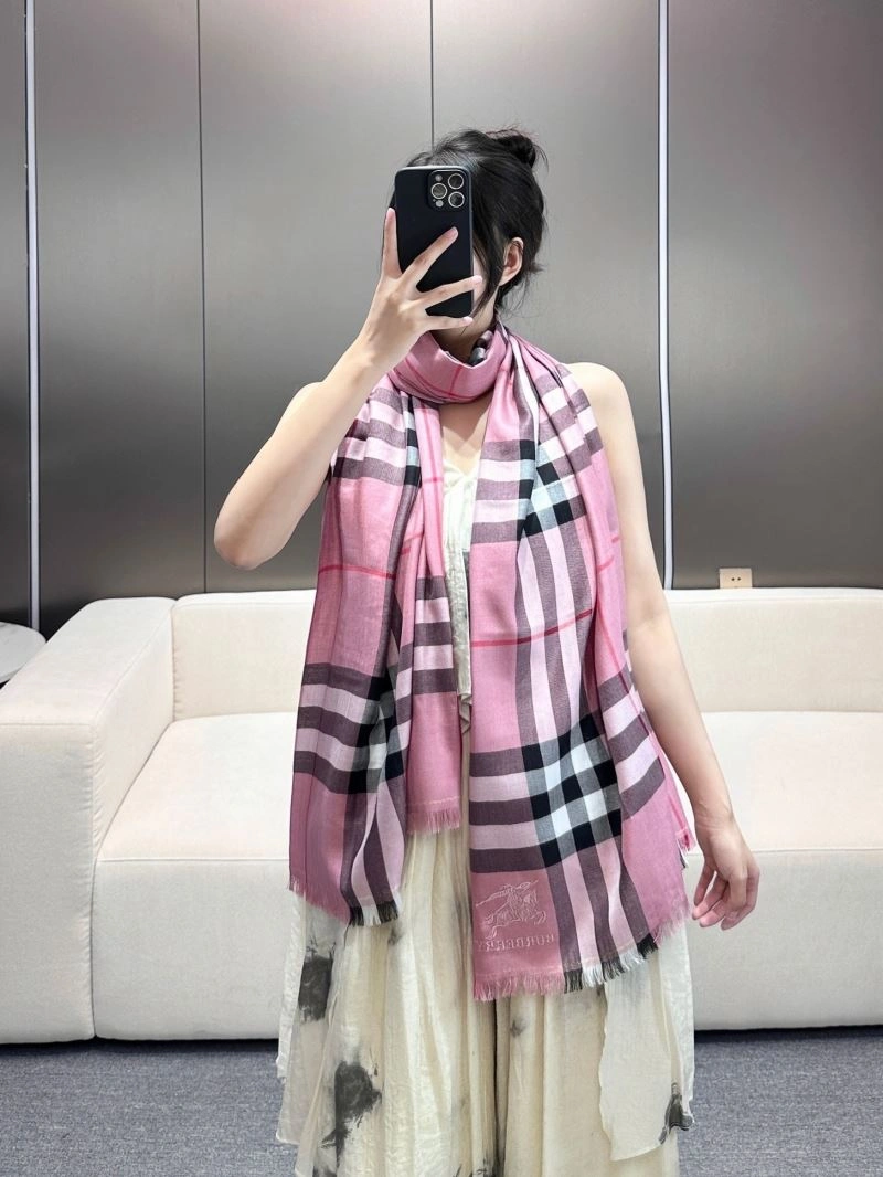 Accurate model Burberry Scarf