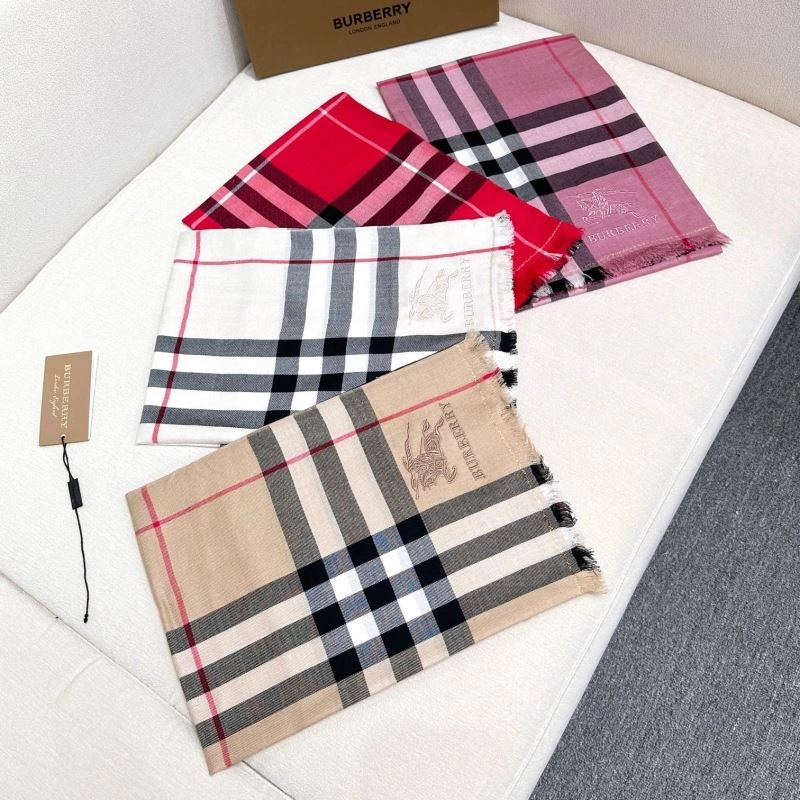 Accurate model Burberry Scarf