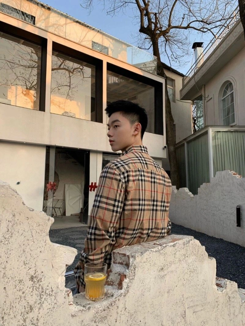 Low-cost Burberry Shirts
