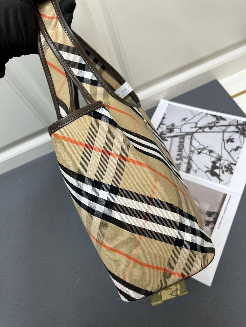 Accurate model Burberry Shopping Bags