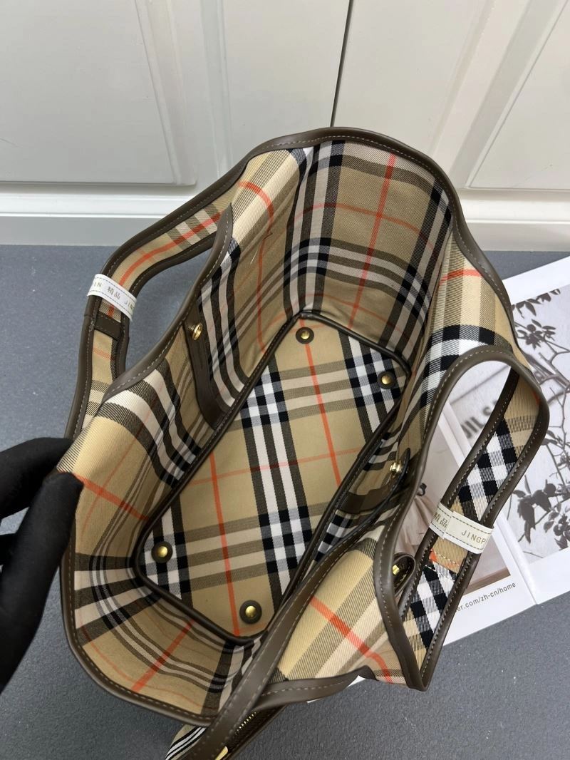 Accurate model Burberry Shopping Bags