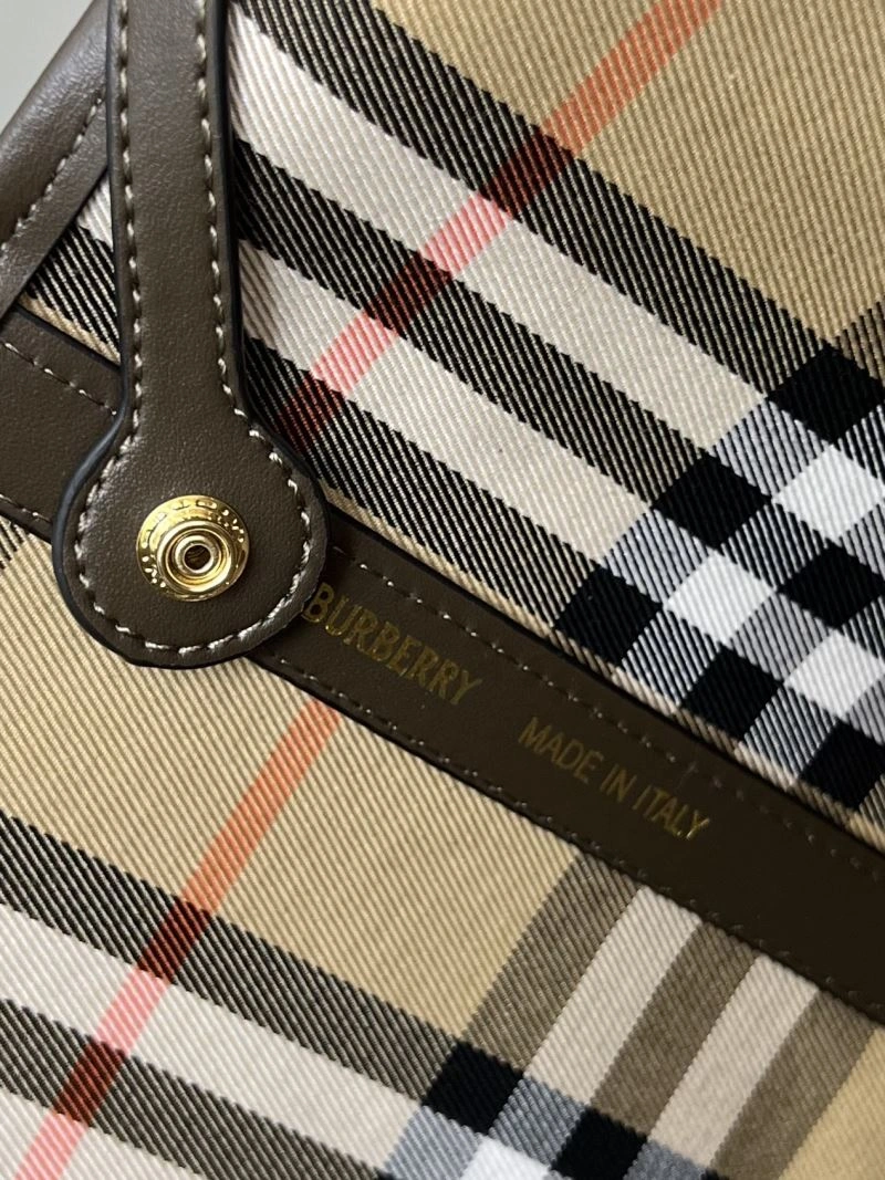 Accurate model Burberry Shopping Bags