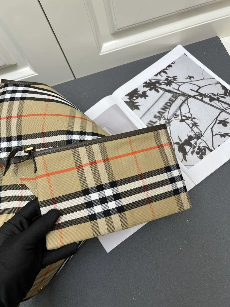 Accurate model Burberry Shopping Bags