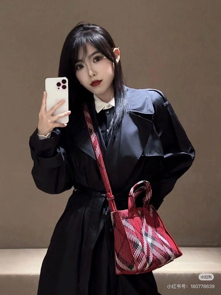 Factory-made Burberry Shopping Bags