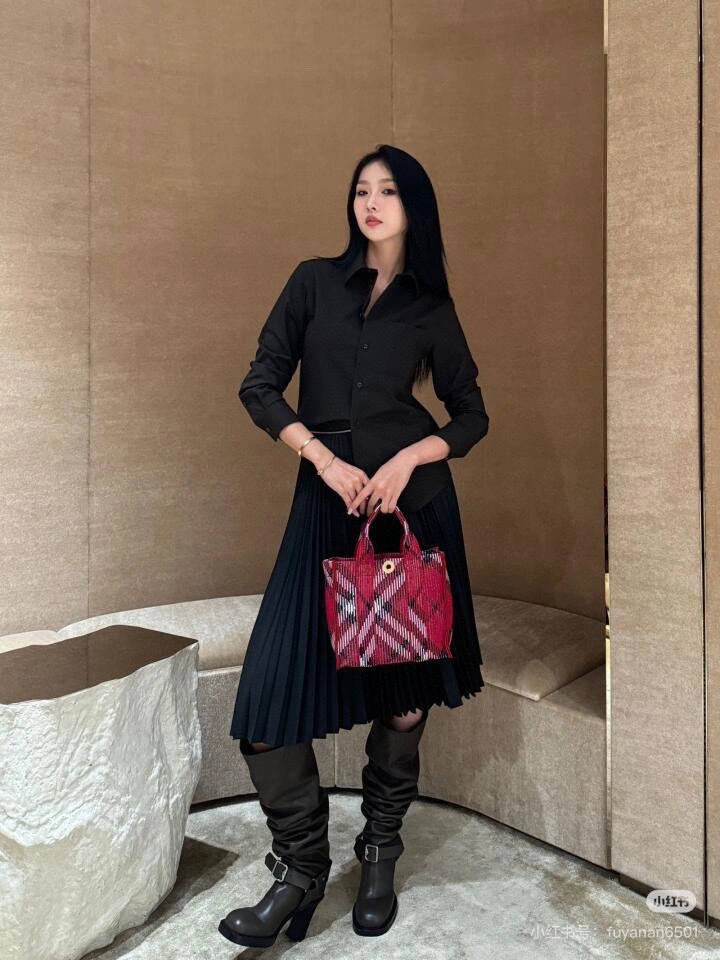 Factory-made Burberry Shopping Bags