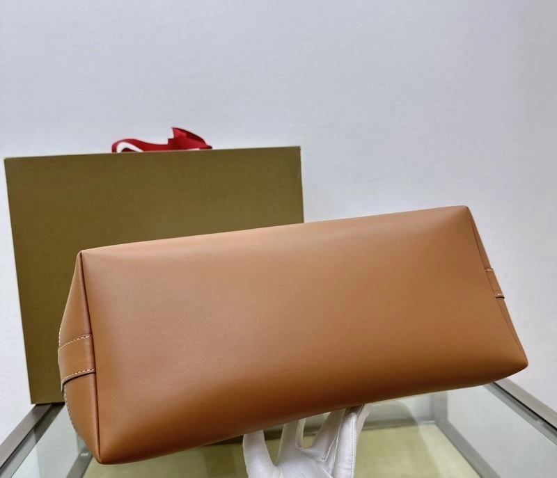 Accurate model Burberry Shopping Bags