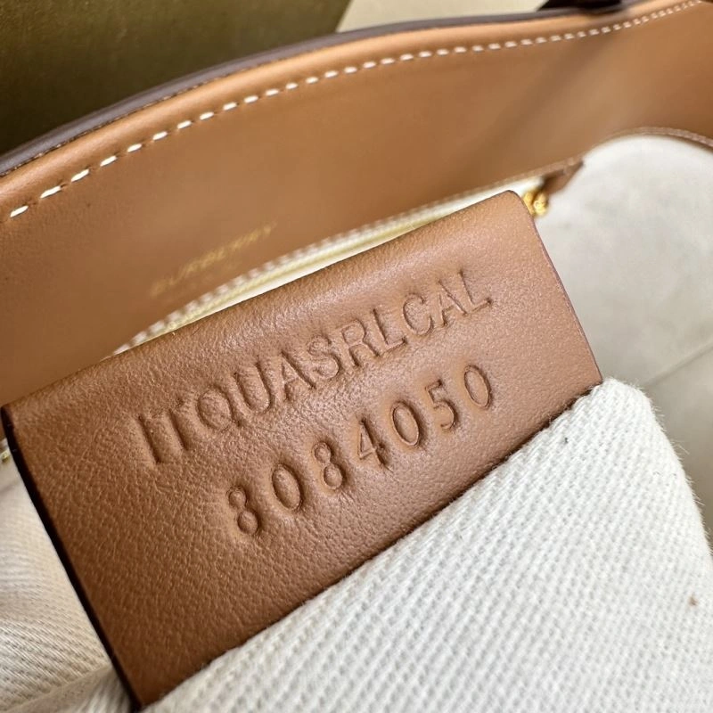 Accurate model Burberry Shopping Bags
