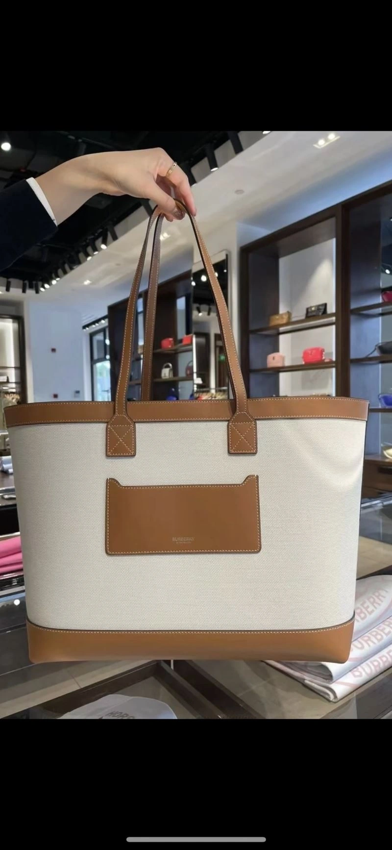 Accurate model Burberry Shopping Bags