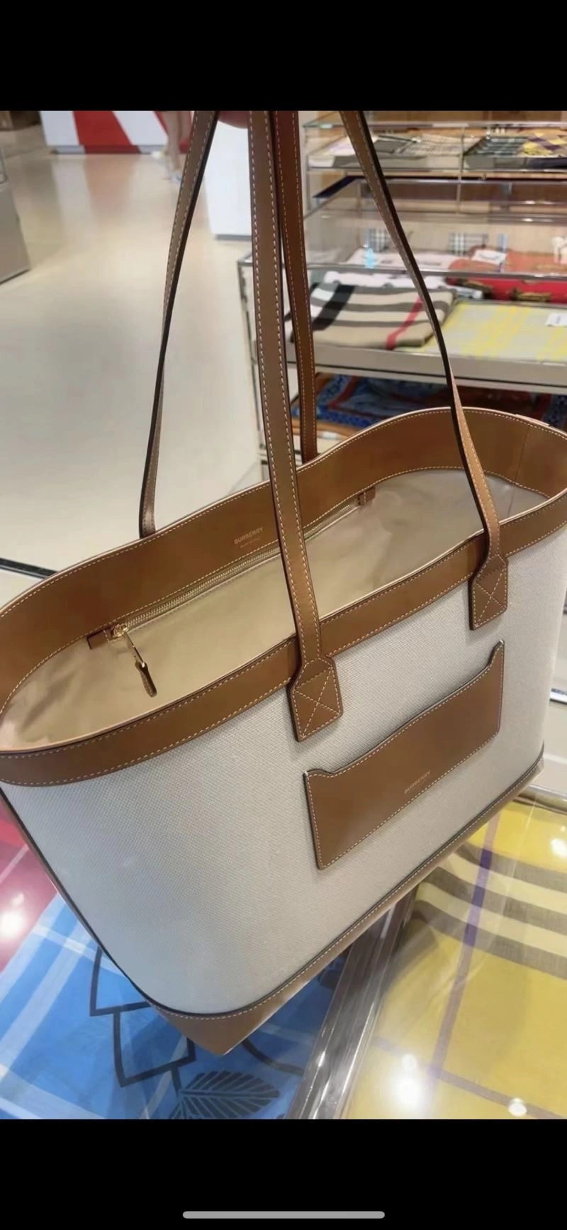 Accurate model Burberry Shopping Bags