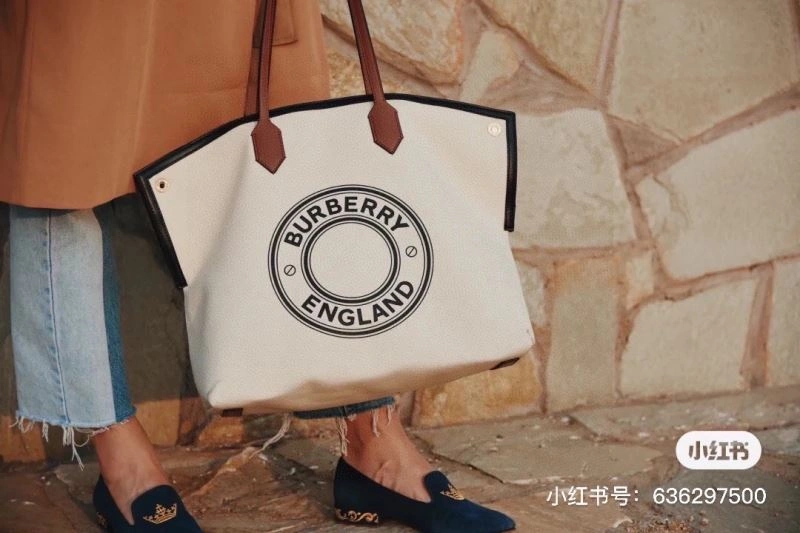 High accuracy Burberry Shopping Bags