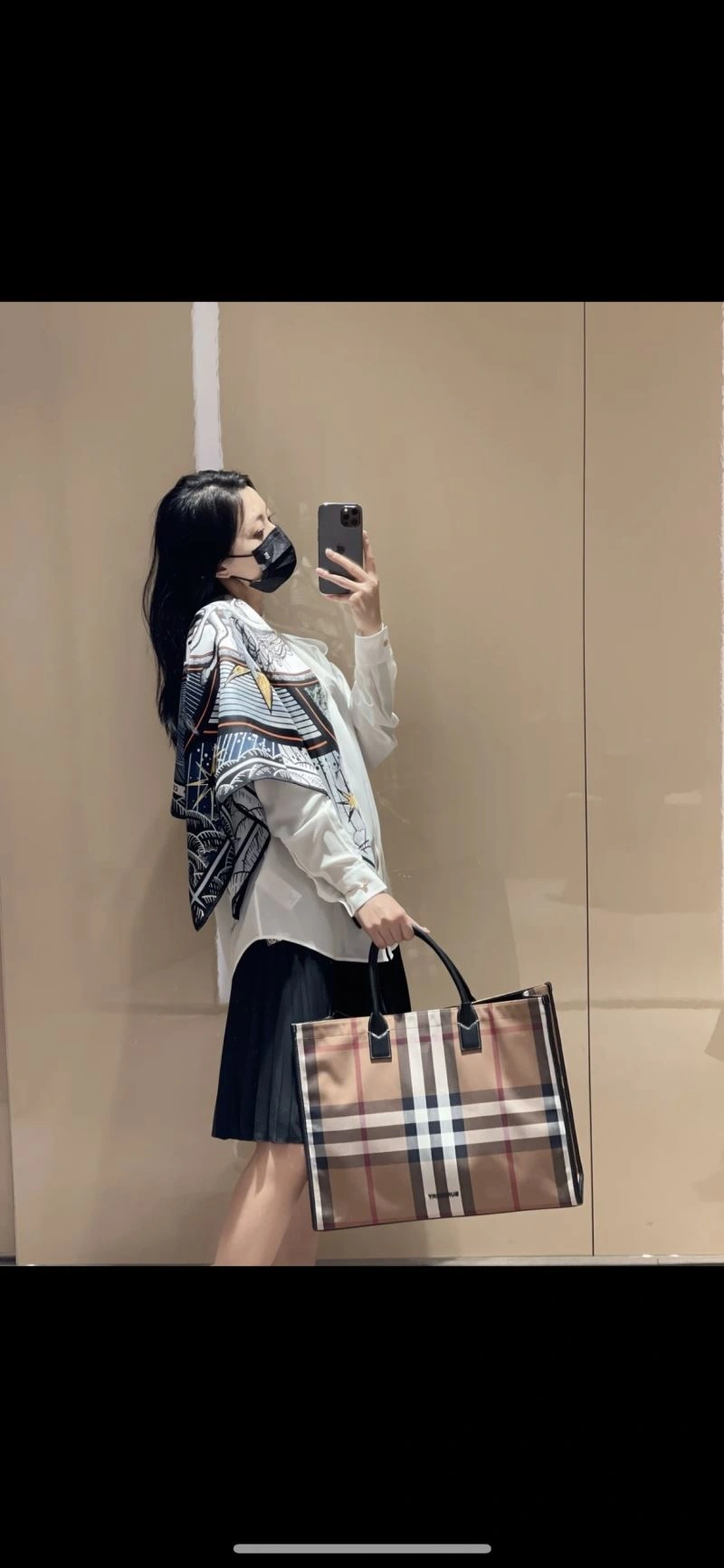 Accurate model Burberry Shopping Bags