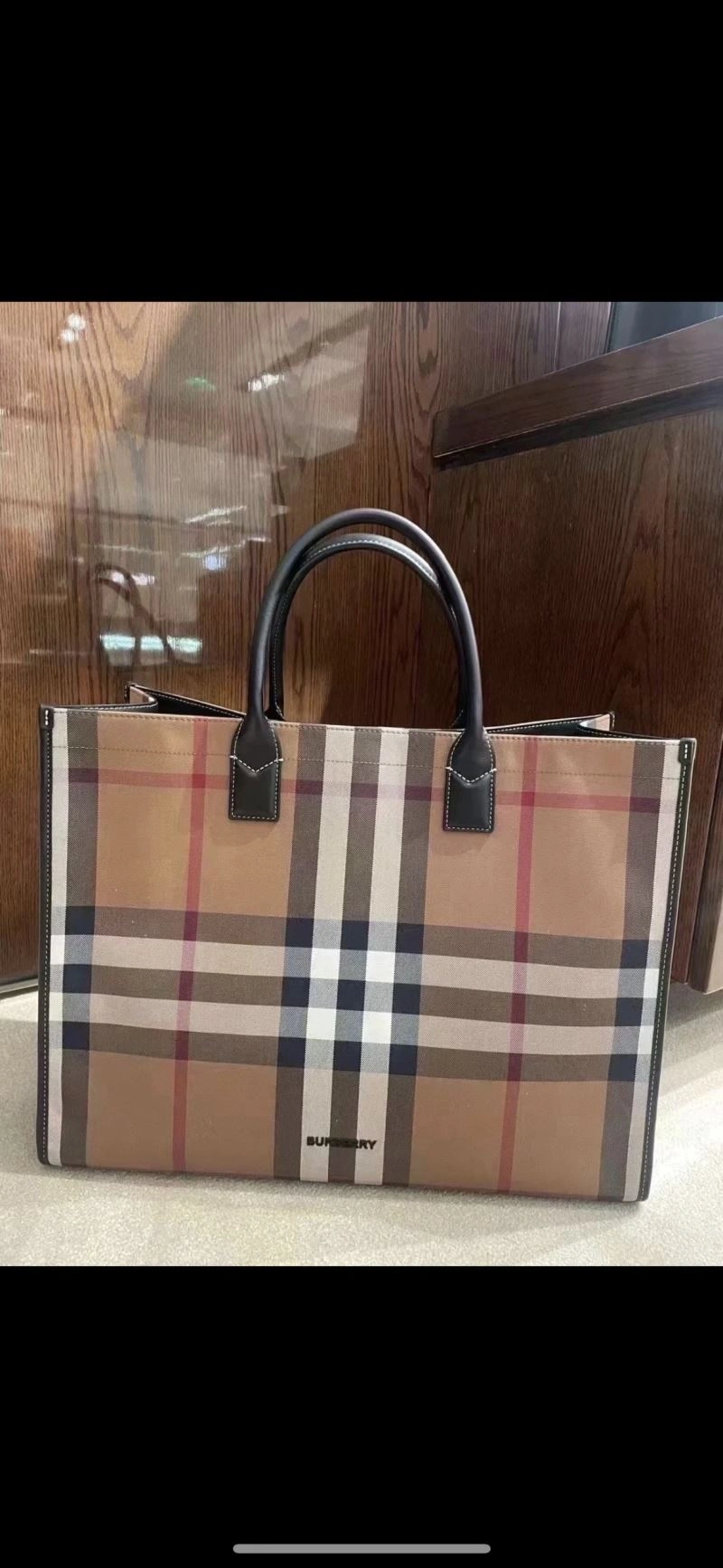 Accurate model Burberry Shopping Bags
