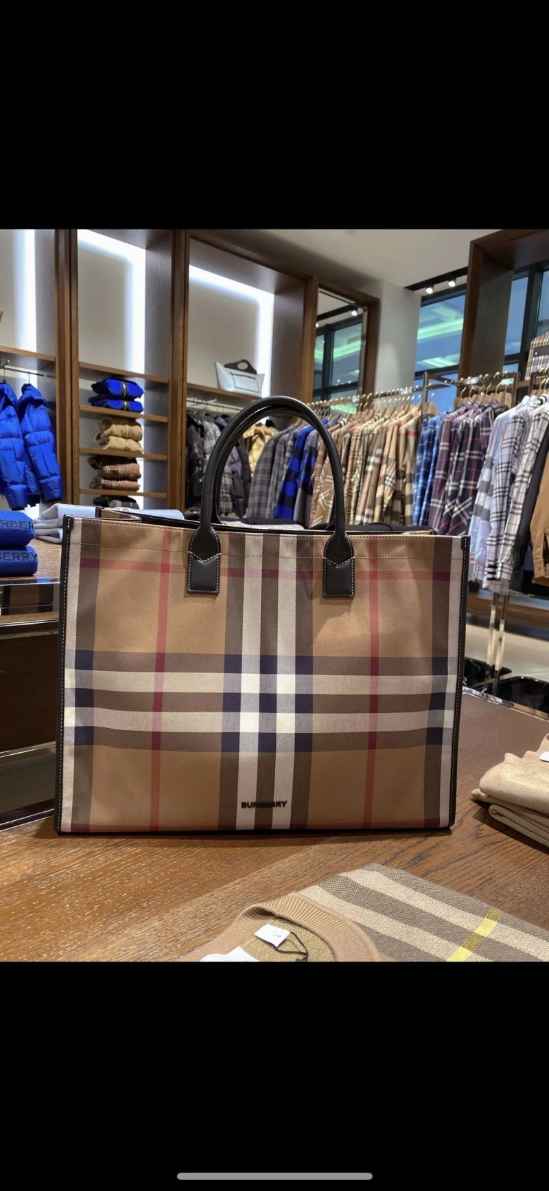 Accurate model Burberry Shopping Bags