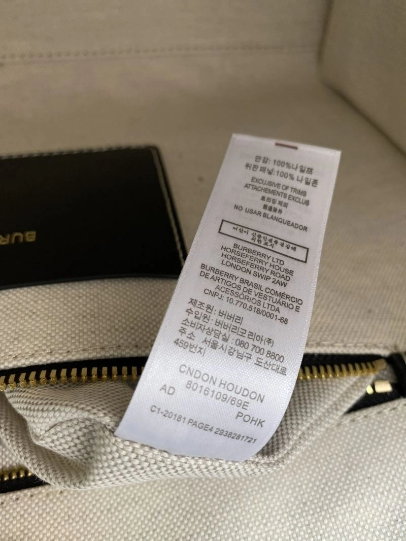 Accurate model Burberry Shopping Bags