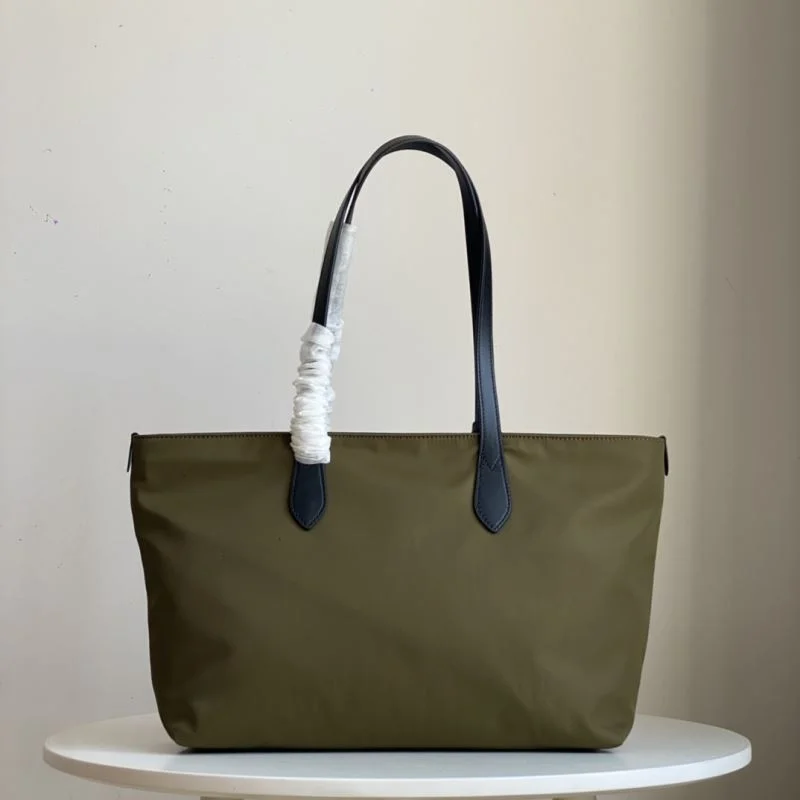 Accurate model Burberry Shopping Bags