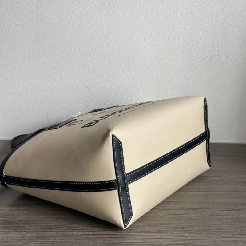 Low-cost Burberry Shopping Bags