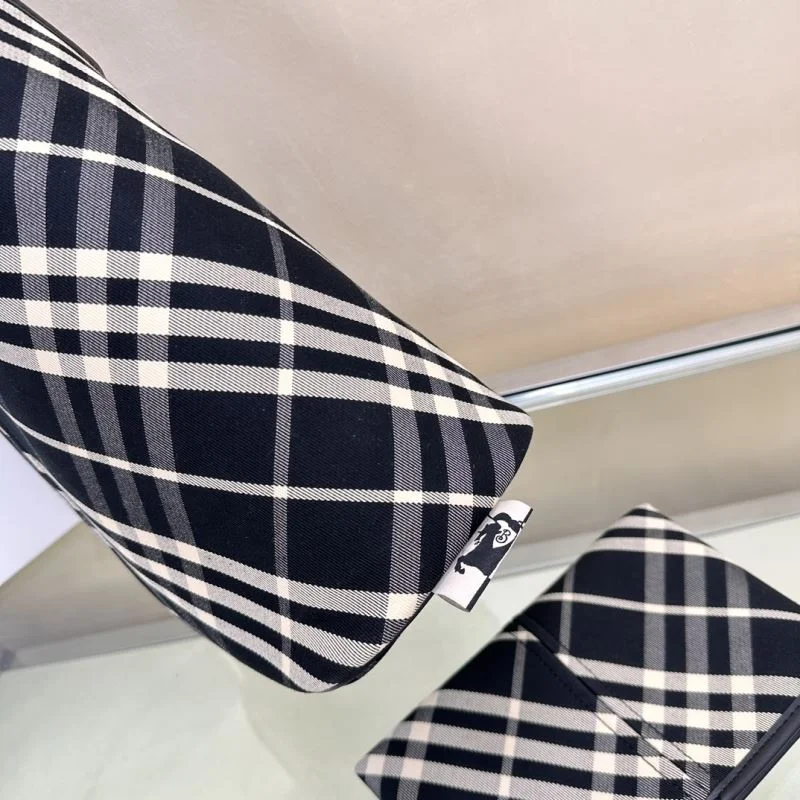 Top mirror Burberry Shopping Bags