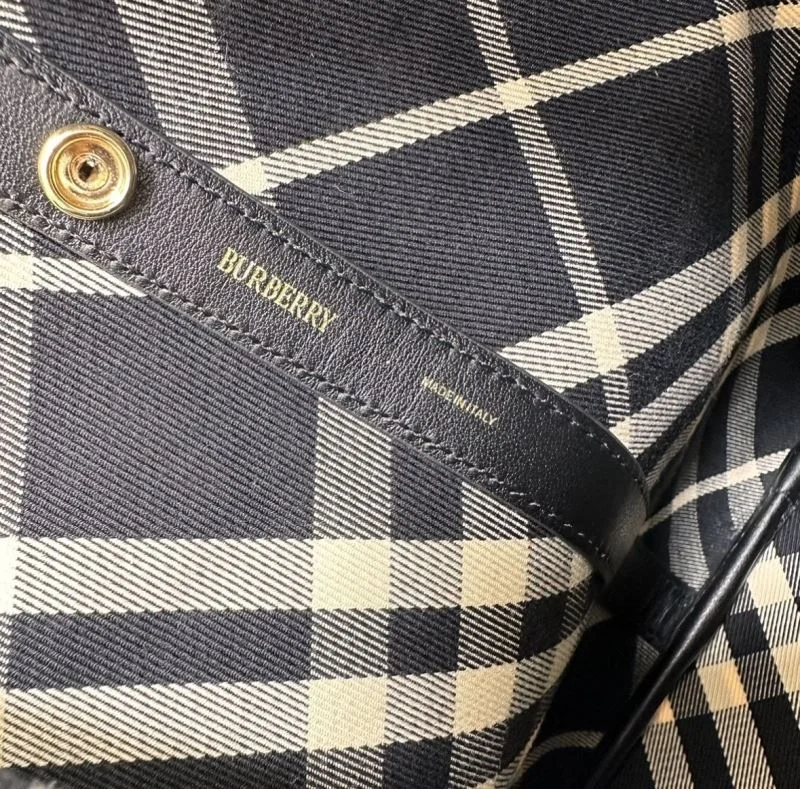 Top mirror Burberry Shopping Bags