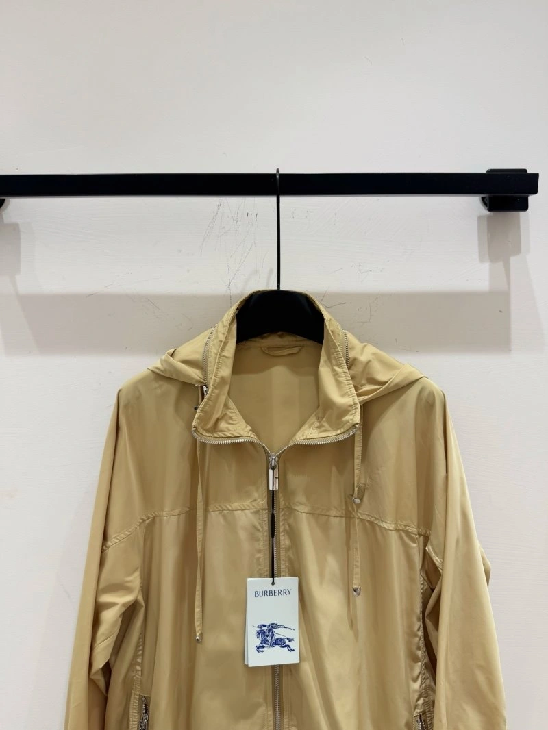 Official Burberry Short Suits
