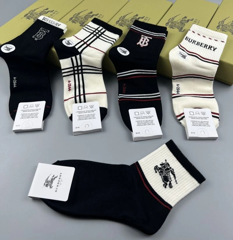 Exact replica Burberry Socks