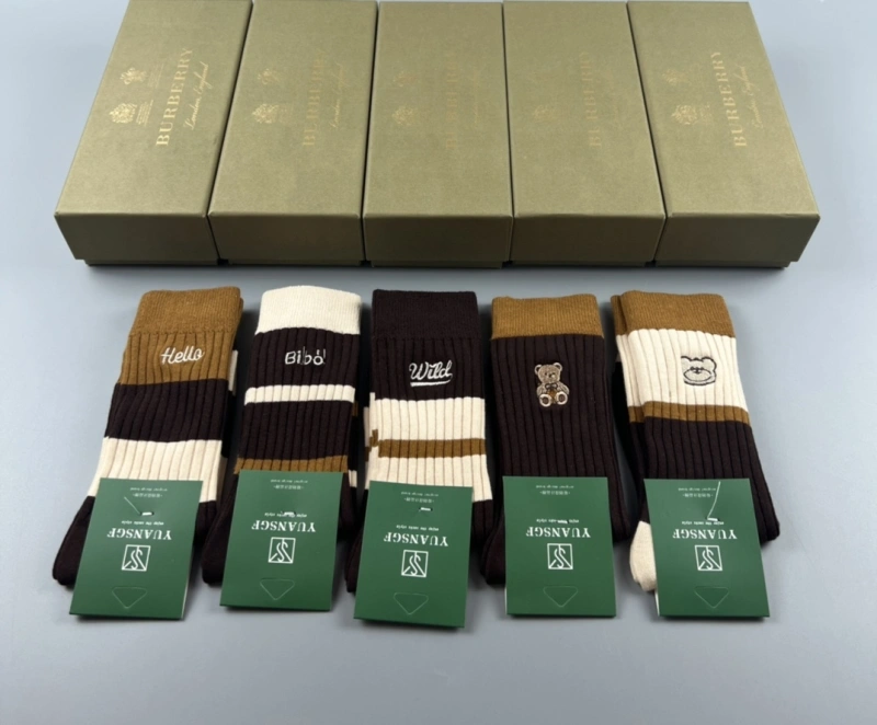 1:1 copy Burberry Socks