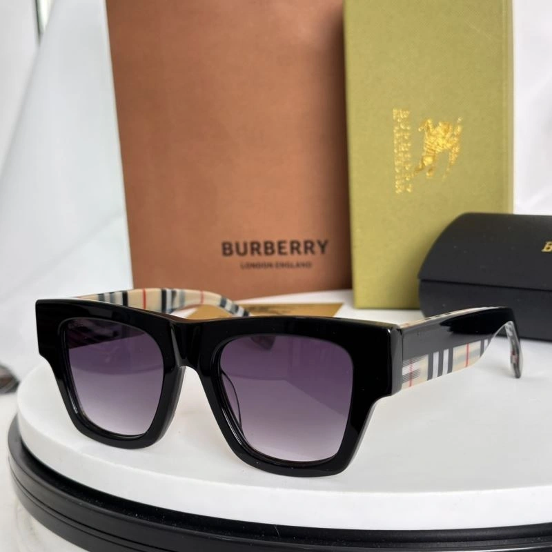 Accurate model Burberry Sunglasses